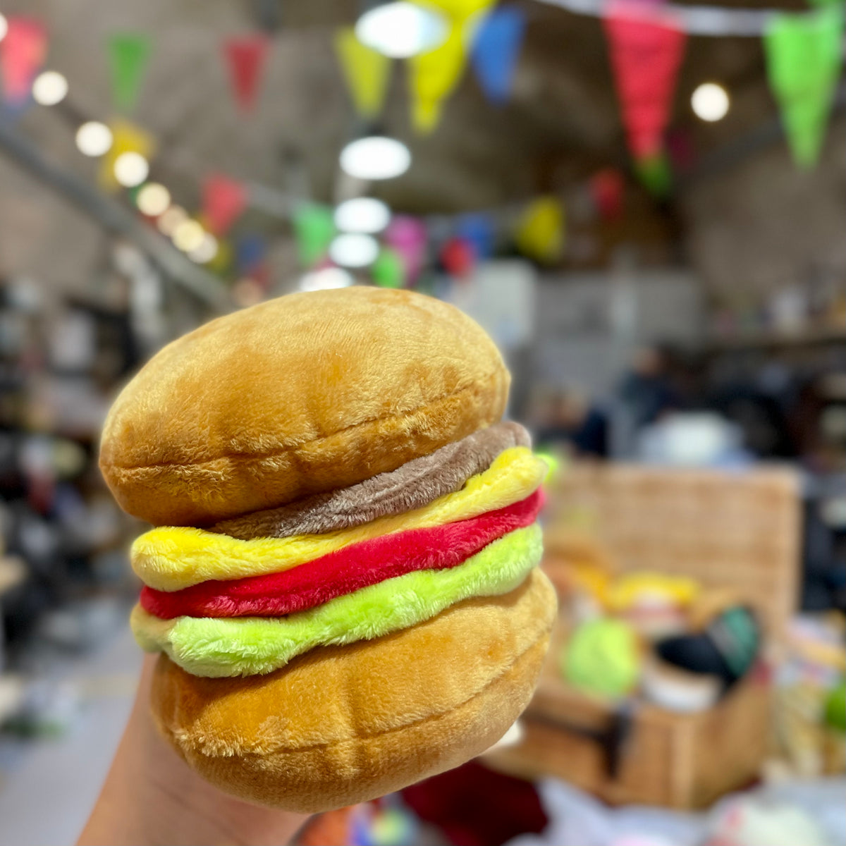 P.L.A.Y Barky Burger Dog Toy – DOGHOUSE